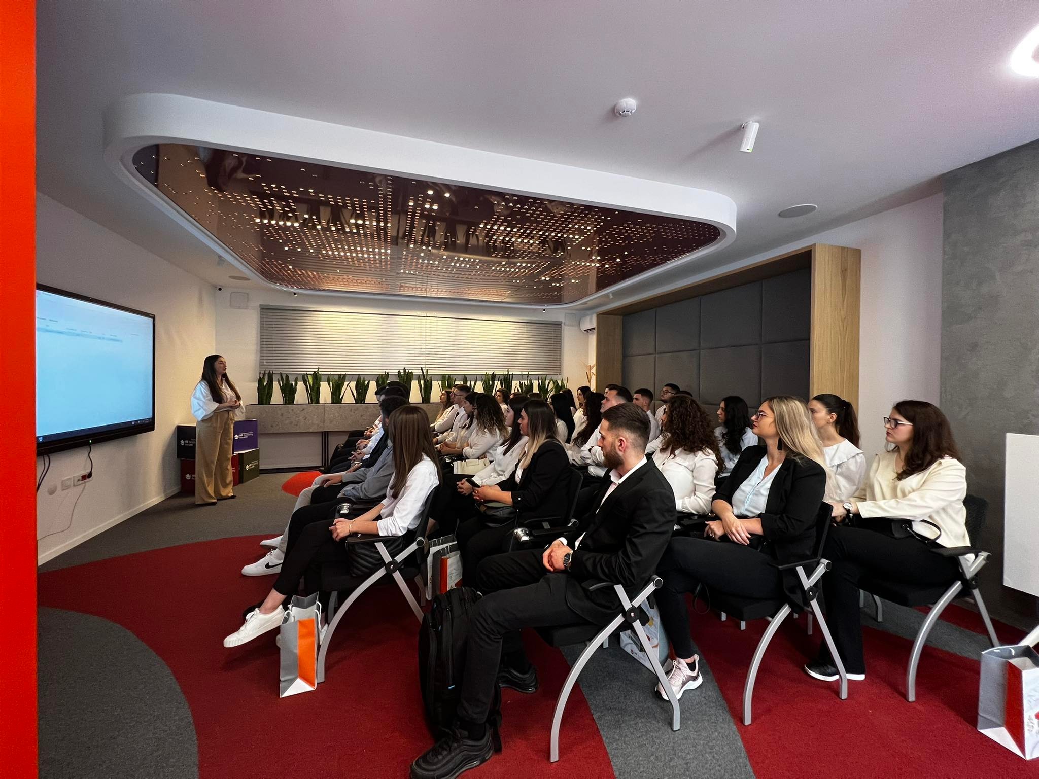 Në Akademinë e Burimeve Njerëzore të Bankës për Biznes, nis trajnimet ...